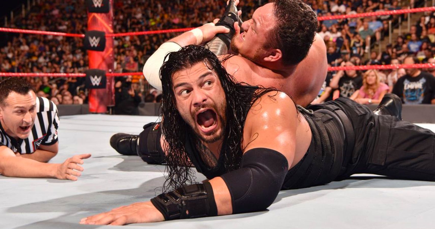 WWE Referee Unexpectedly Stops Reigns V Samoa Joe Match At Event