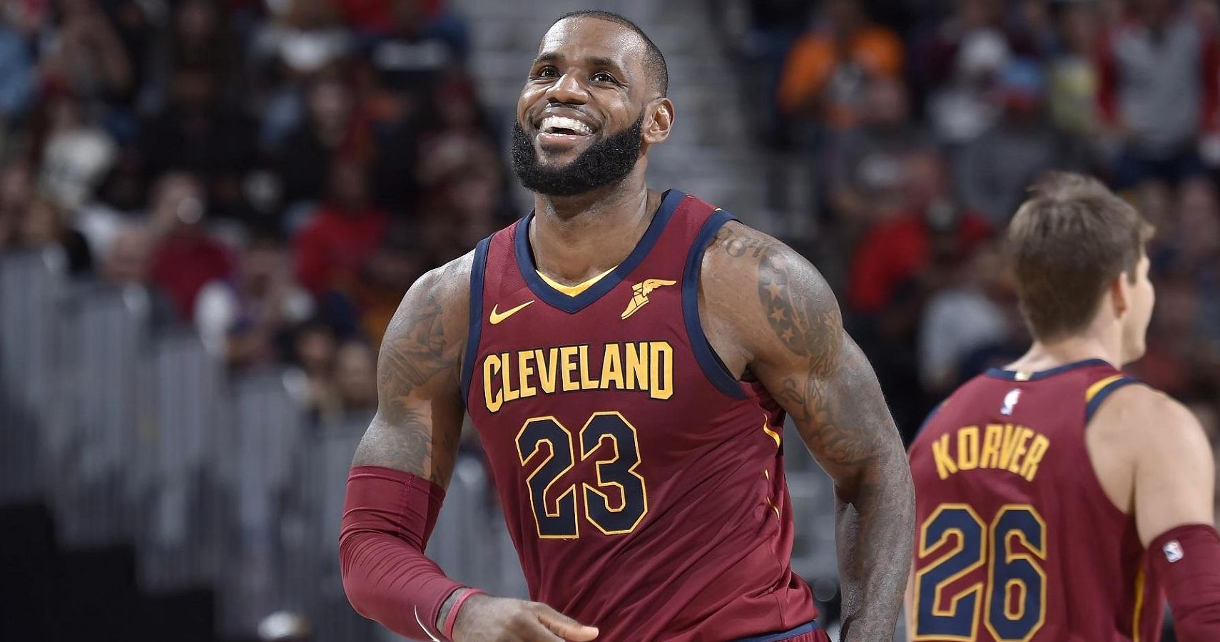 LeBron James Does Push-Ups With 'Broken Hand' [Video]